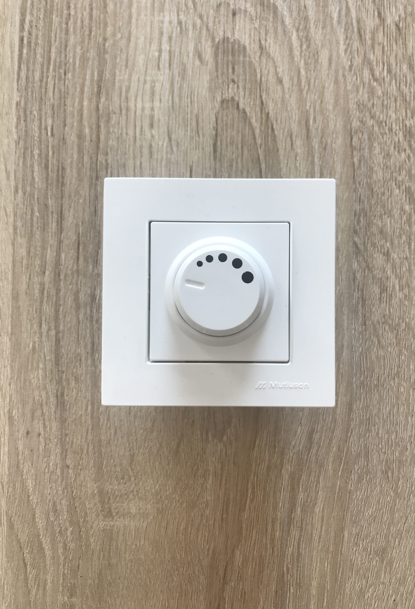 RL dimmer 325W - MaxTin Plus d.o.o.