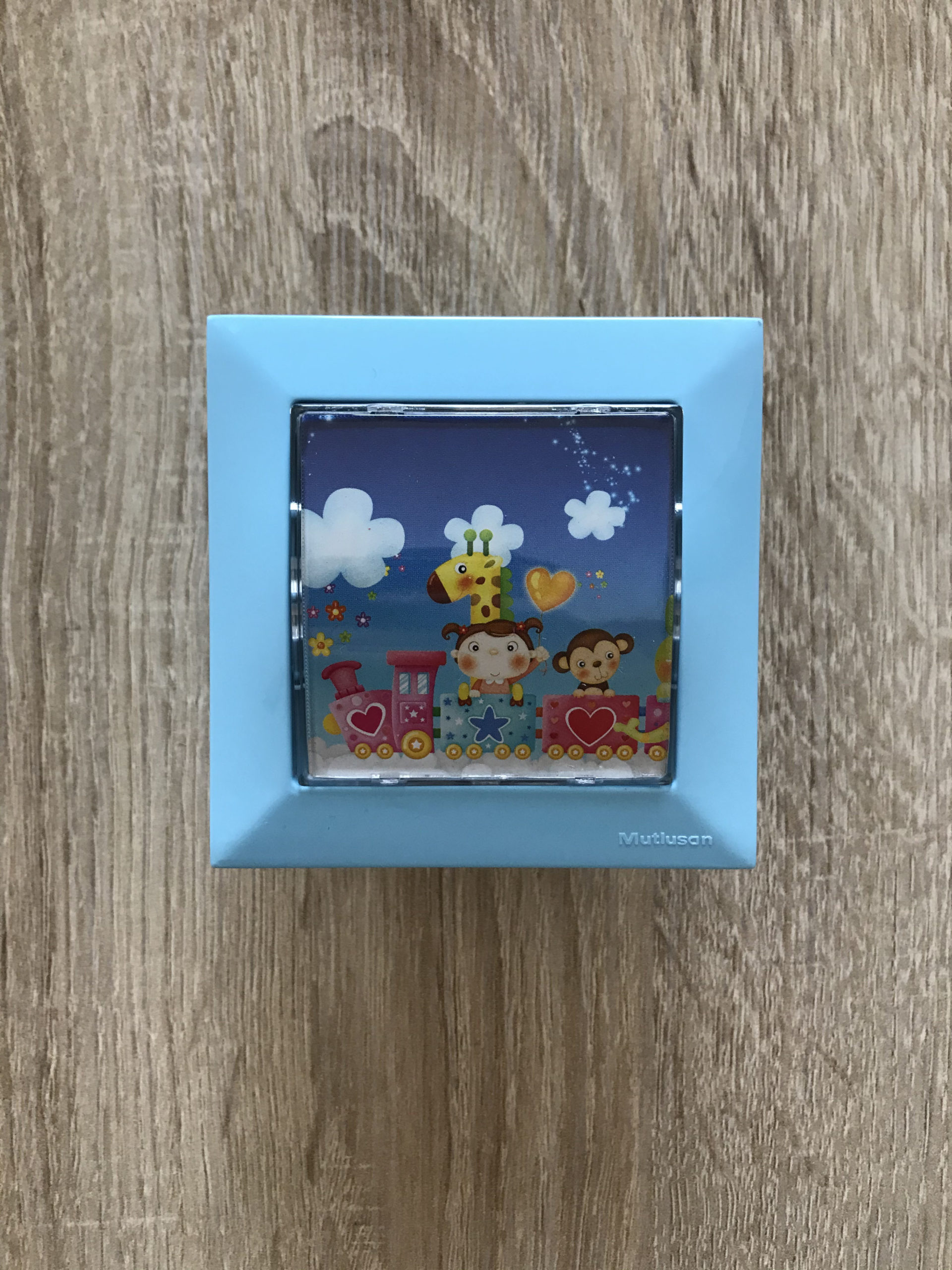 Otroško stikalo z SLIKICO - MaxTin Plus d.o.o.